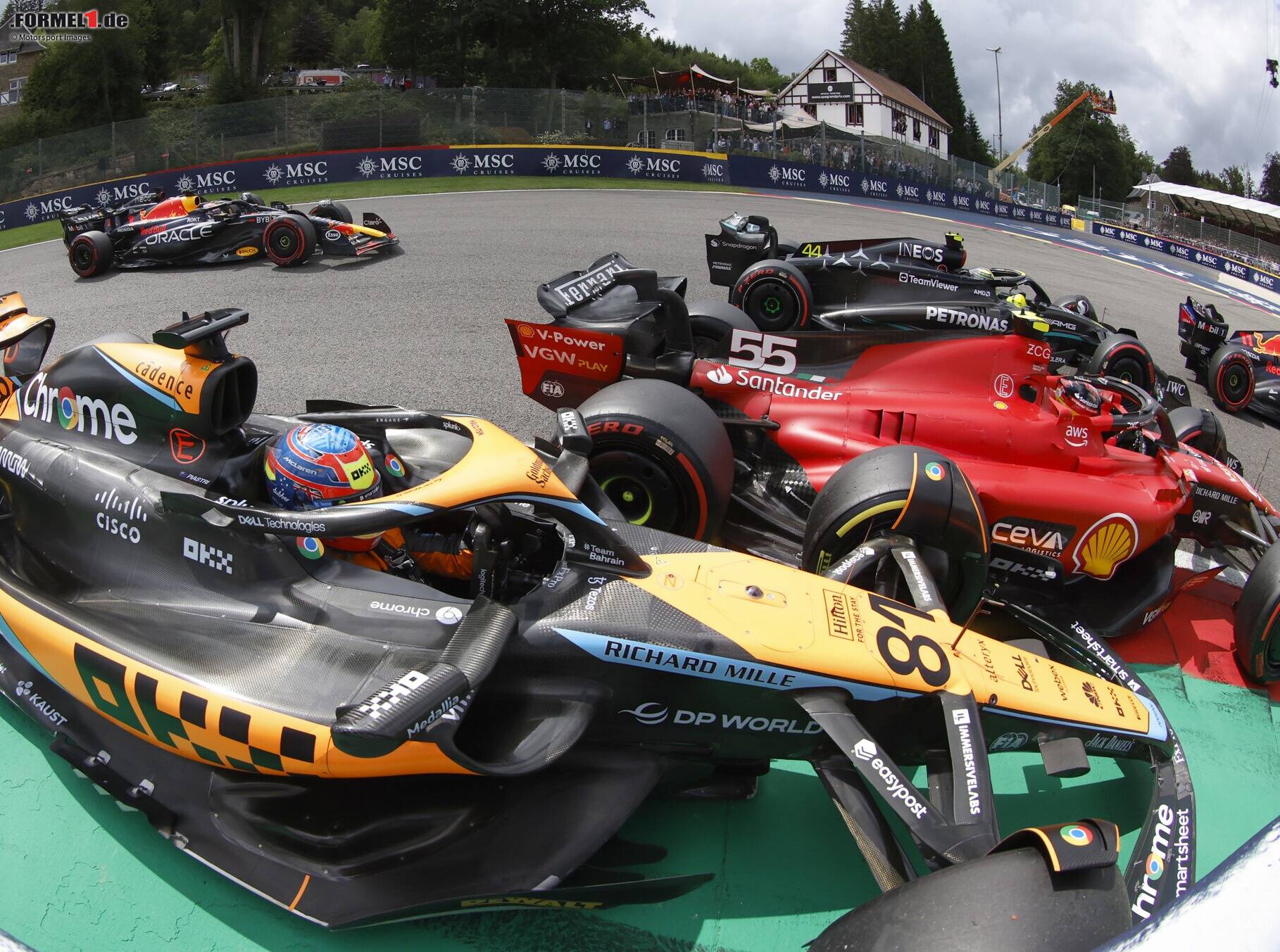 Piastri und Sainz: Wer trägt die Schuld für den Unfall in Kurve 1?